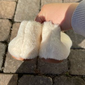 Zara | Shoes | Zara Fluffy Flats | Poshmark